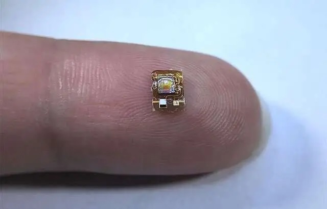 Pass sanitaire en Suède: Une entreprise développe un implant à ...