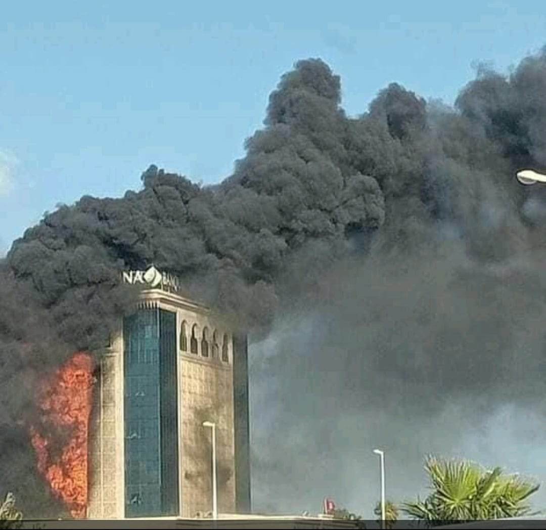 Un énorme incendie ravage le siège social de la banque "Zitouna" | African Manager