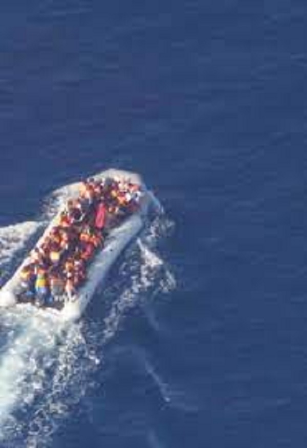Un navire libyen tire sur un bateau transportant 110 personnes, selon ...