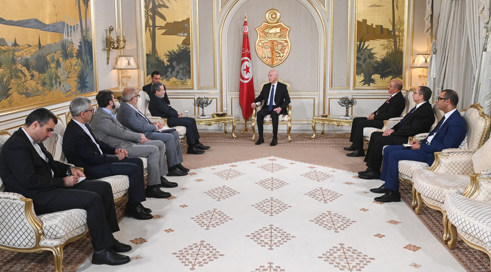 Le président Saïed recevant le chef de la diplomatie iranienne : L ...